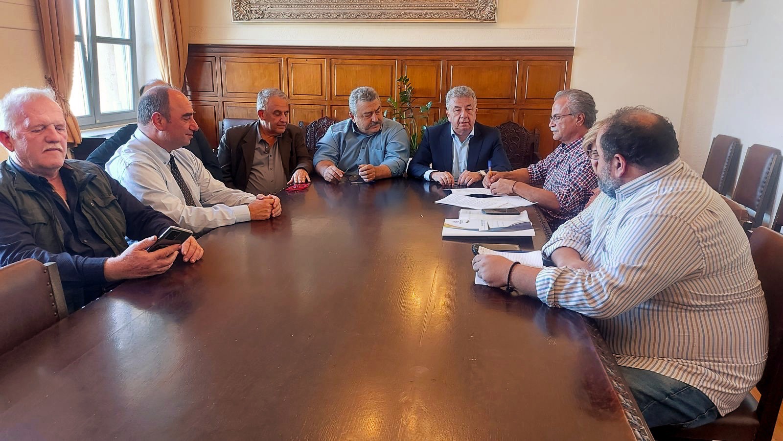 Υπογραφή συμβάσεων από τον Περιφερειάρχη Κρήτης για κτίριο στέγασης του ...