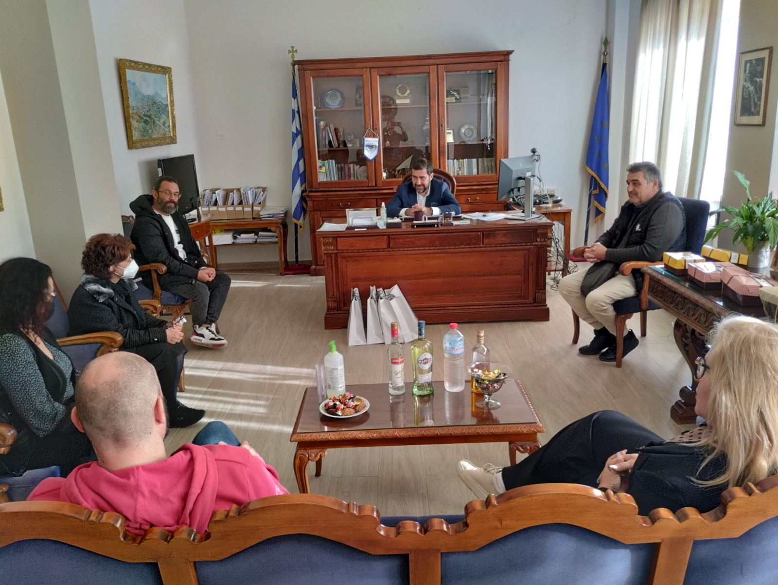 Παράδοση δώρων σε δομές Κοινωνικής Φροντίδας στη Π.Ε. Λασιθίου - Crete ...