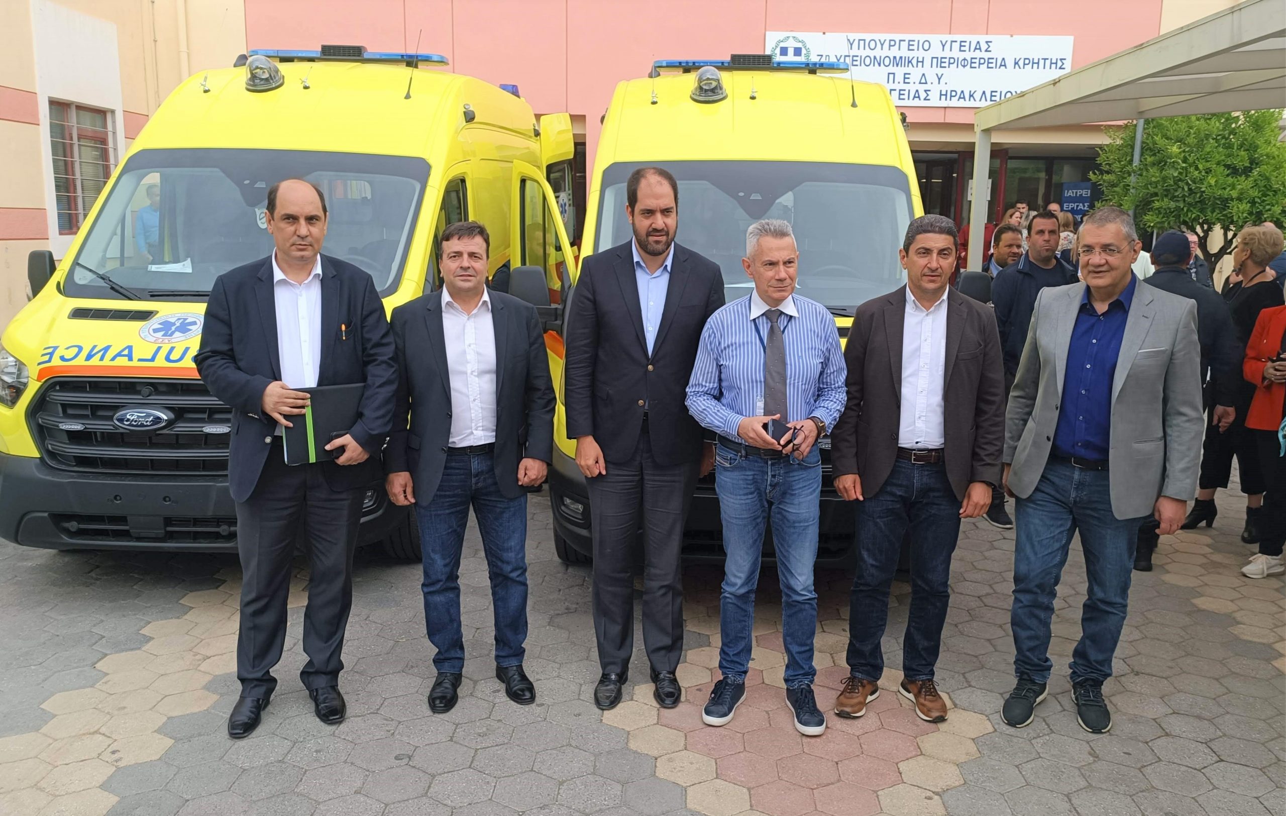 Τελετή παράδοσης 2 υπερσύγχρονων ασθενοφόρων από την Περιφέρεια Κρήτης ...