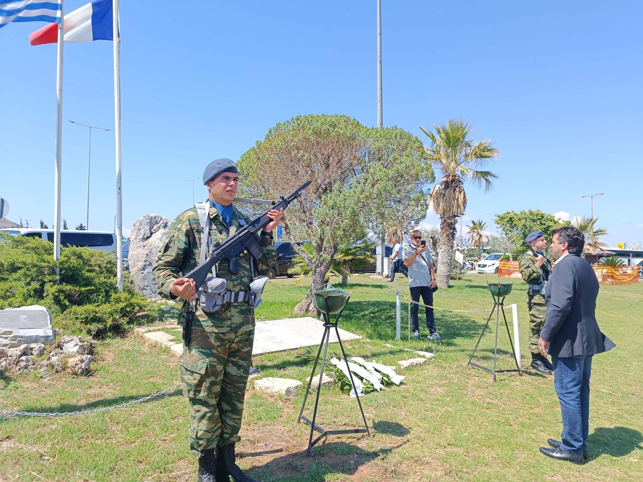 Με επιμνημόσυνη δέηση και κατάθεση στεφάνων από τις Αρχές τιμήθηκε η ...