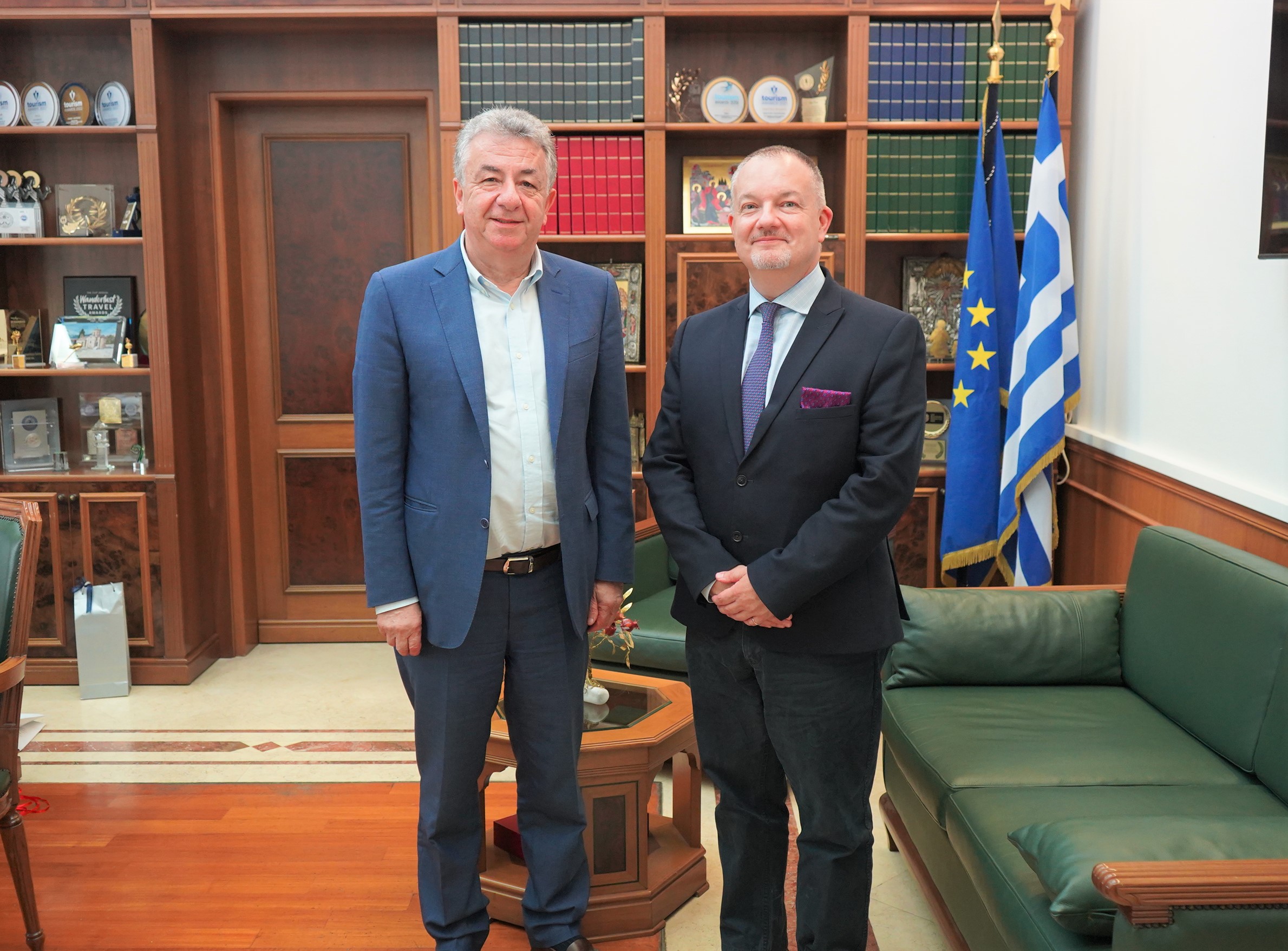 Επίσκεψη του Πρέσβη της Μ. Βρετανίας στο Περιφερειάρχη Κρήτης - Crete ...
