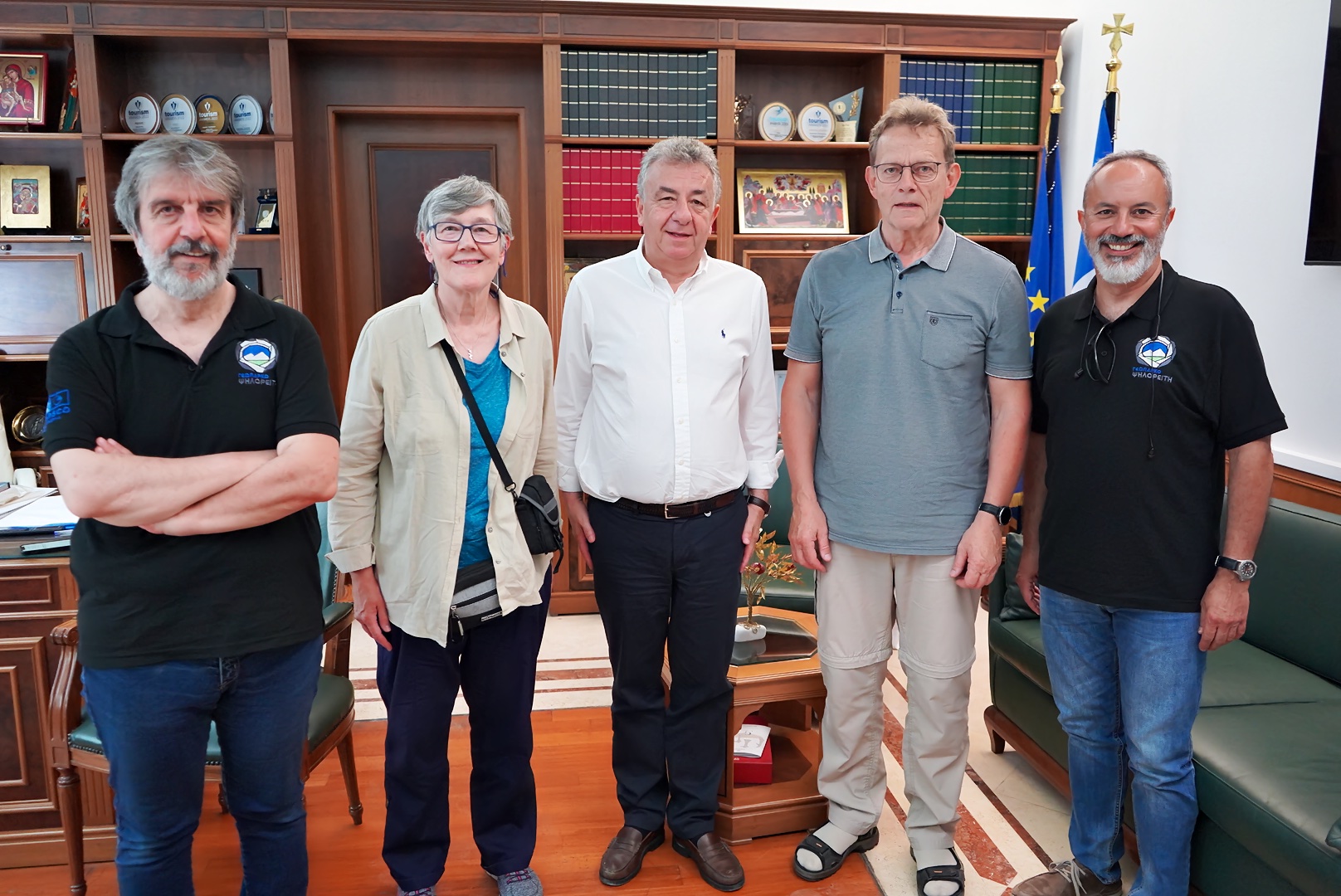 Συνάντηση με τον Περιφερειάρχη Κρήτης των αξιολογητών των Γεωπάρκων ...