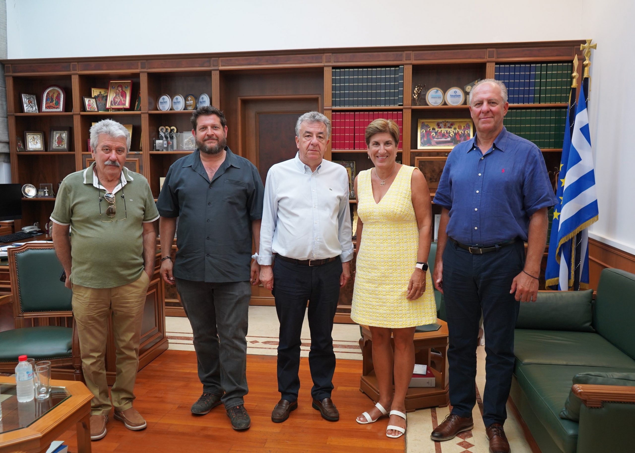 Με την Πρόεδρο της Παγκρητικής Αμερικής και εκπροσώπους της Ομογένειας ...