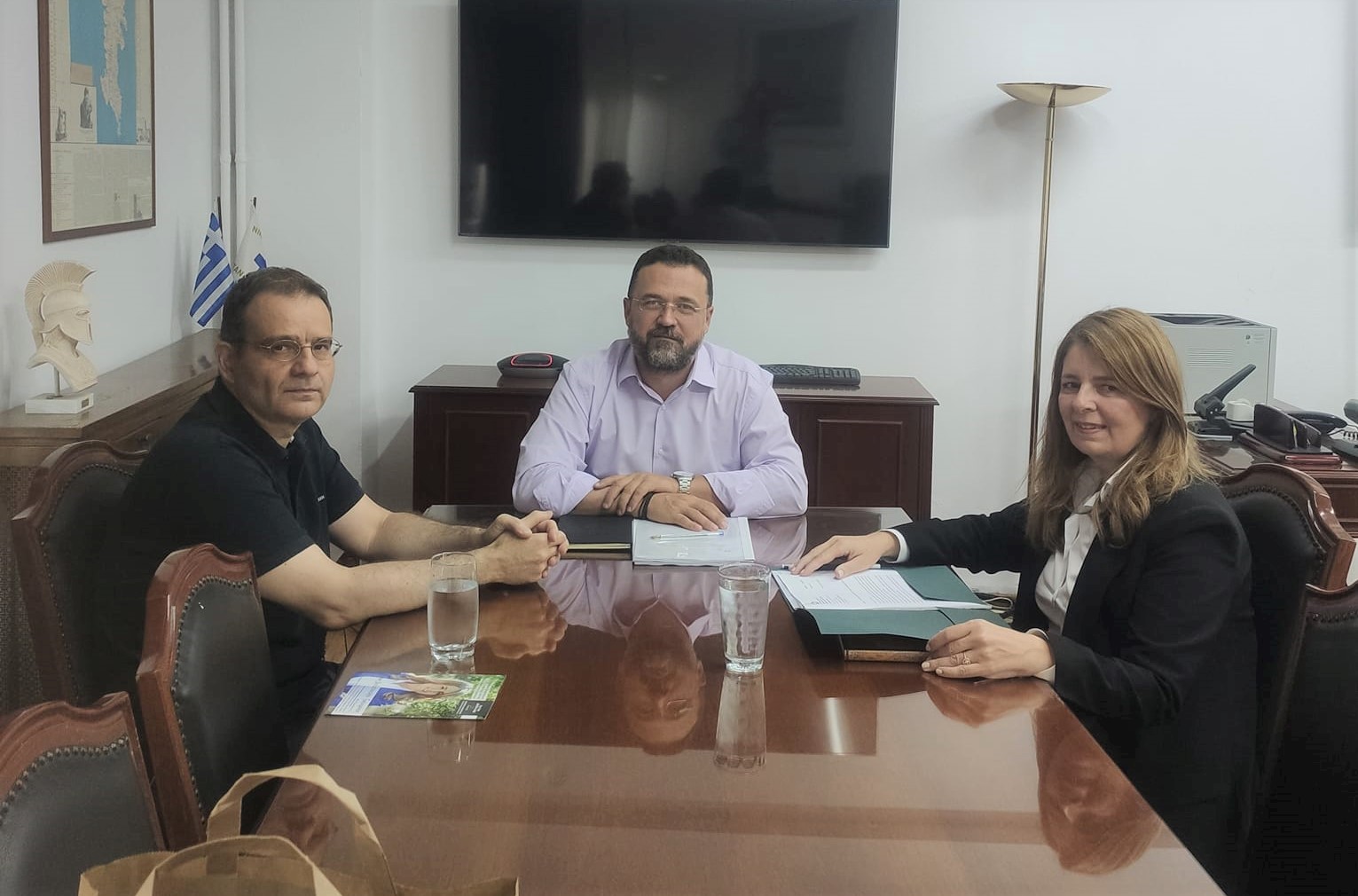 Συνάντηση της Αντιπεριφερειάρχη Πρωτογενή Τομέα Ε. Χουδετσανάκη με τον ...