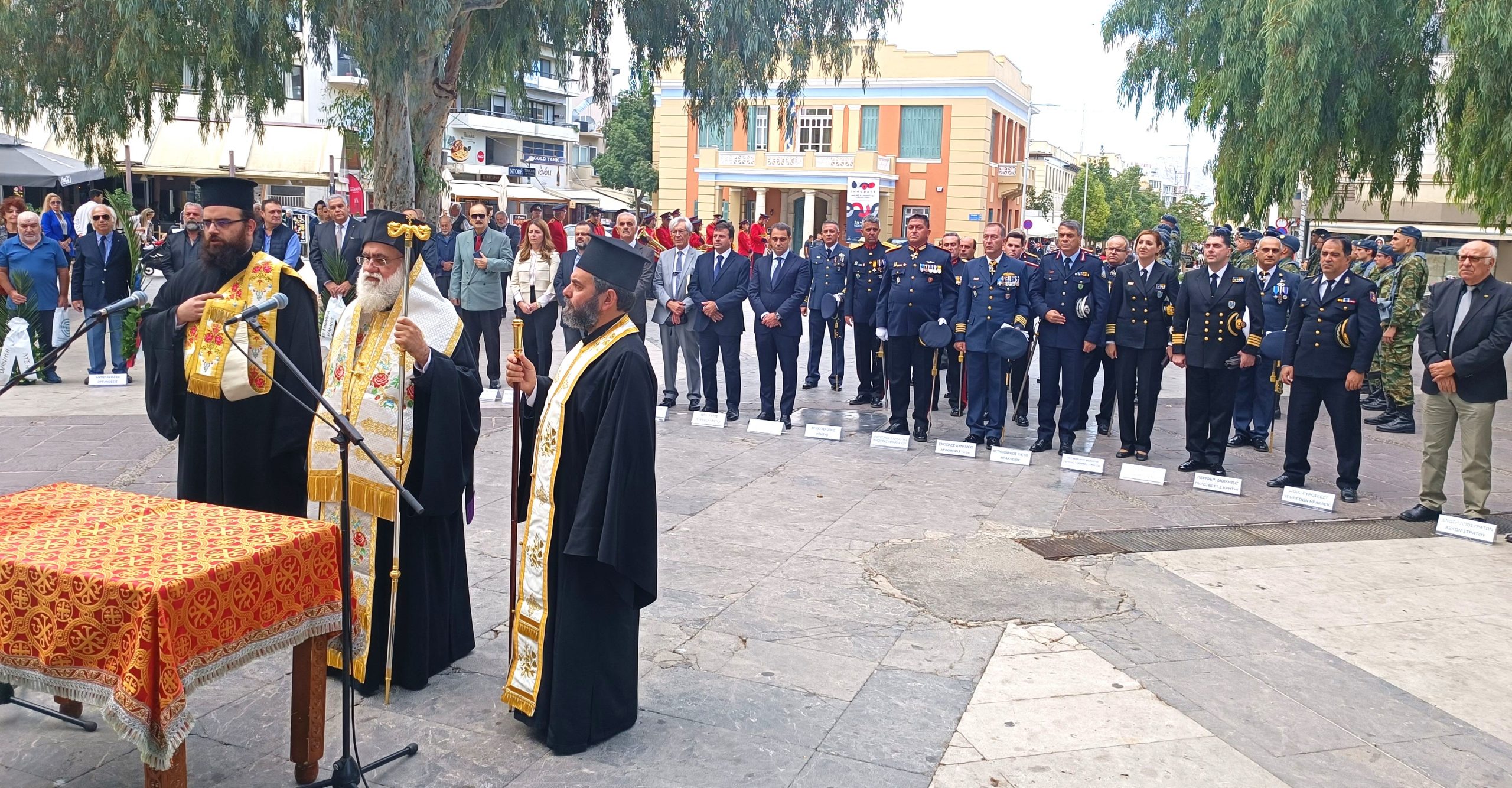 Με επιμνημόσυνη δέηση και κατάθεση στεφάνων τιμήθηκε στο Ηράκλειο η ...