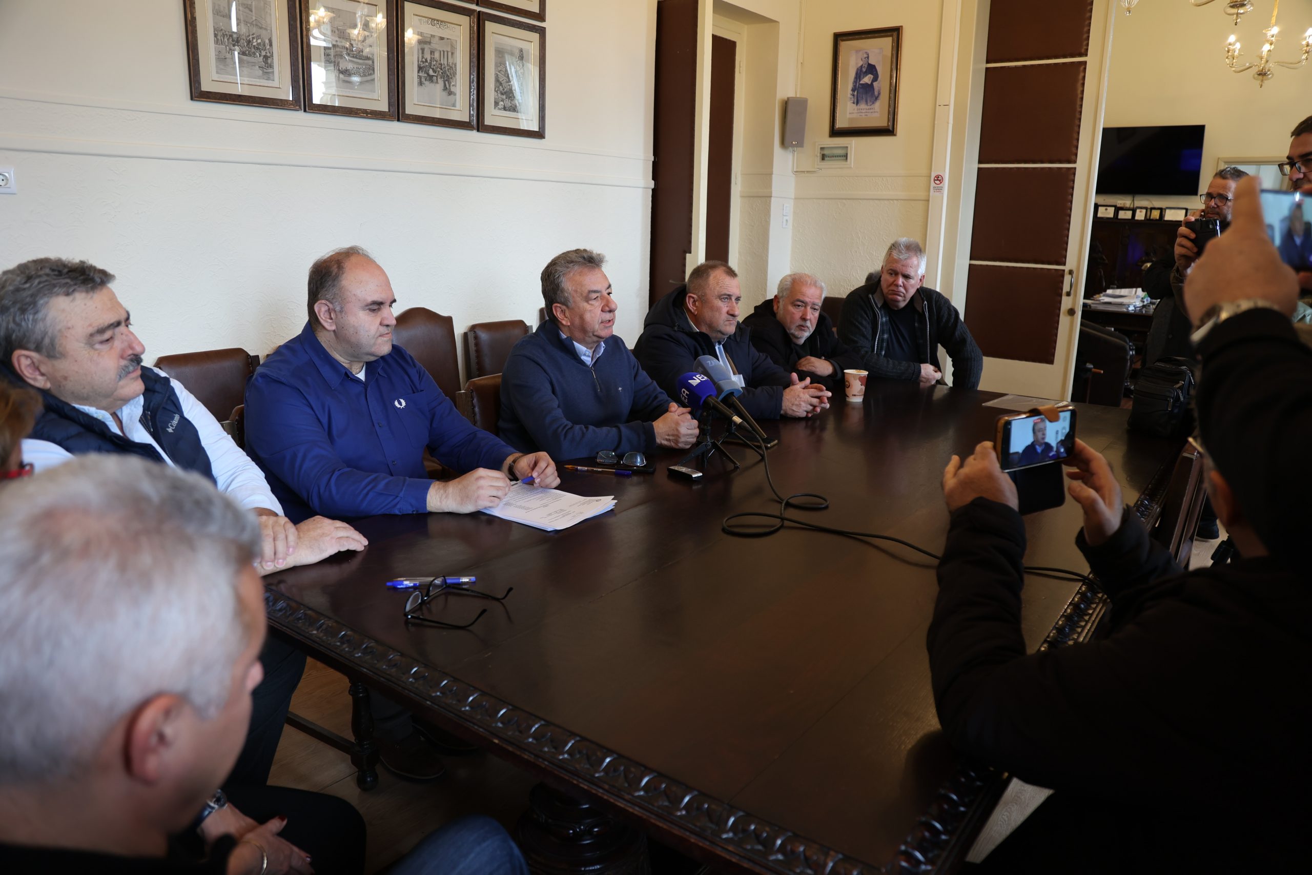 Ο Περιφερειάρχης Κρήτης υπέγραψε την σύμβαση για την Βελτίωση του ...
