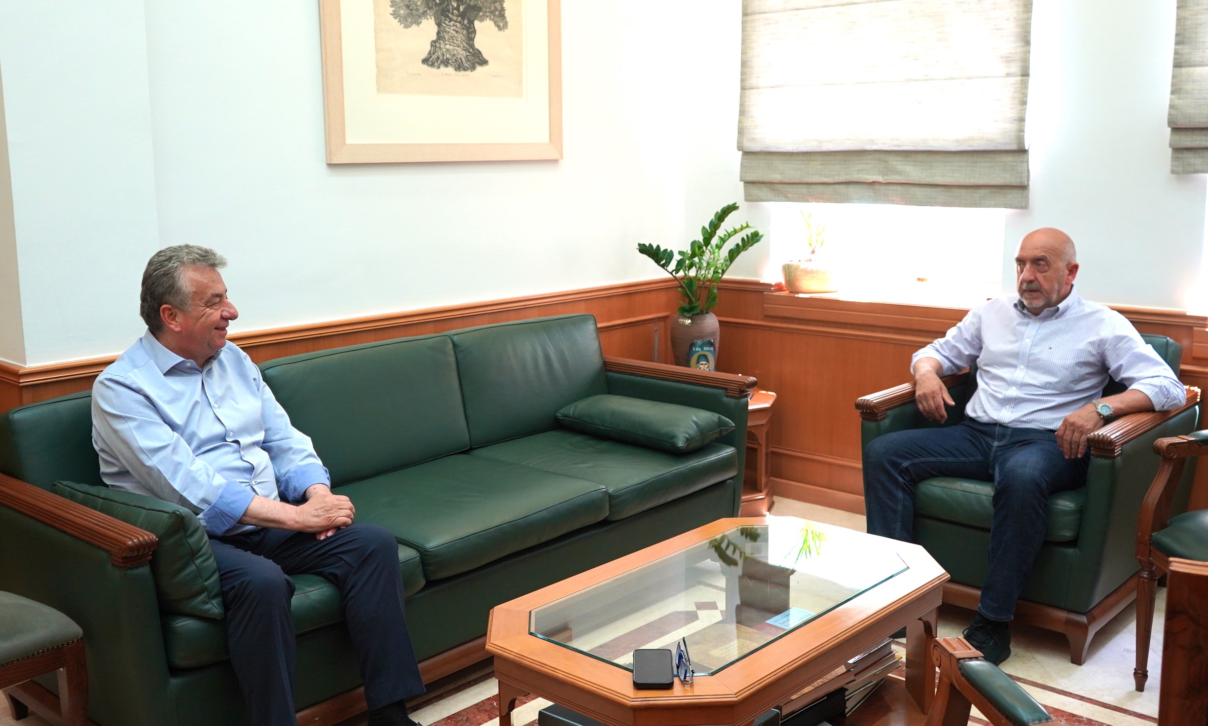 Συνάντηση Περιφερειάρχη Κρήτης με τον Δήμαρχο Σφακίων - Crete.gov.gr