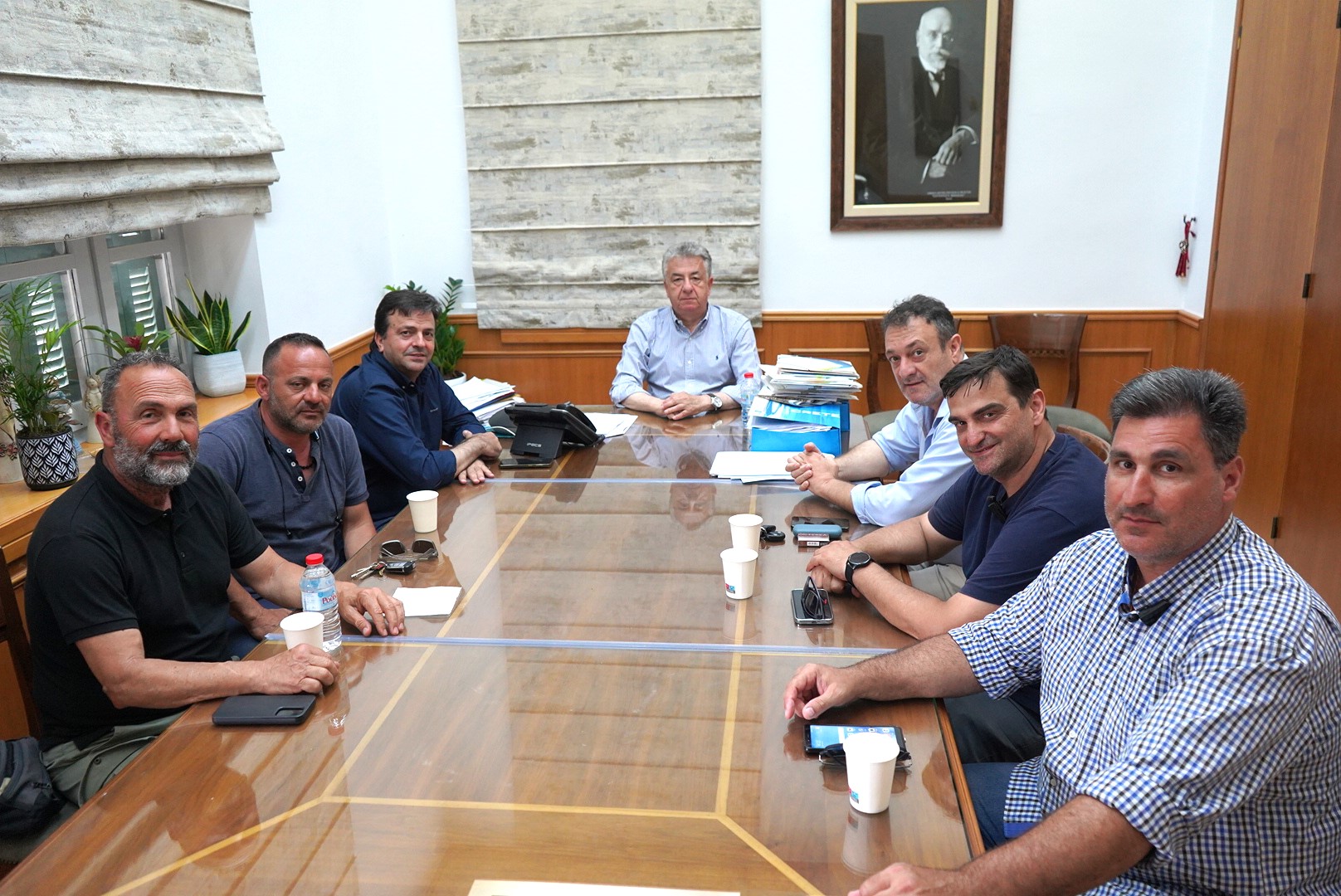 Συνάντηση Περιφερειάρχη Κρήτης με Σωματείο Οδηγών Τουριστικών ...