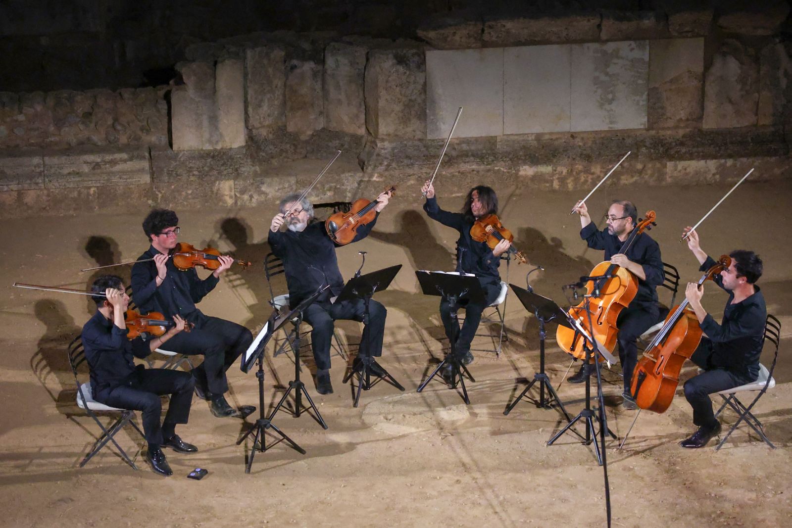 Εντυπωσίασε η συναυλία του φεστιβάλ Κρήτης στο κατάμεστο αρχαίο θέατρο ...