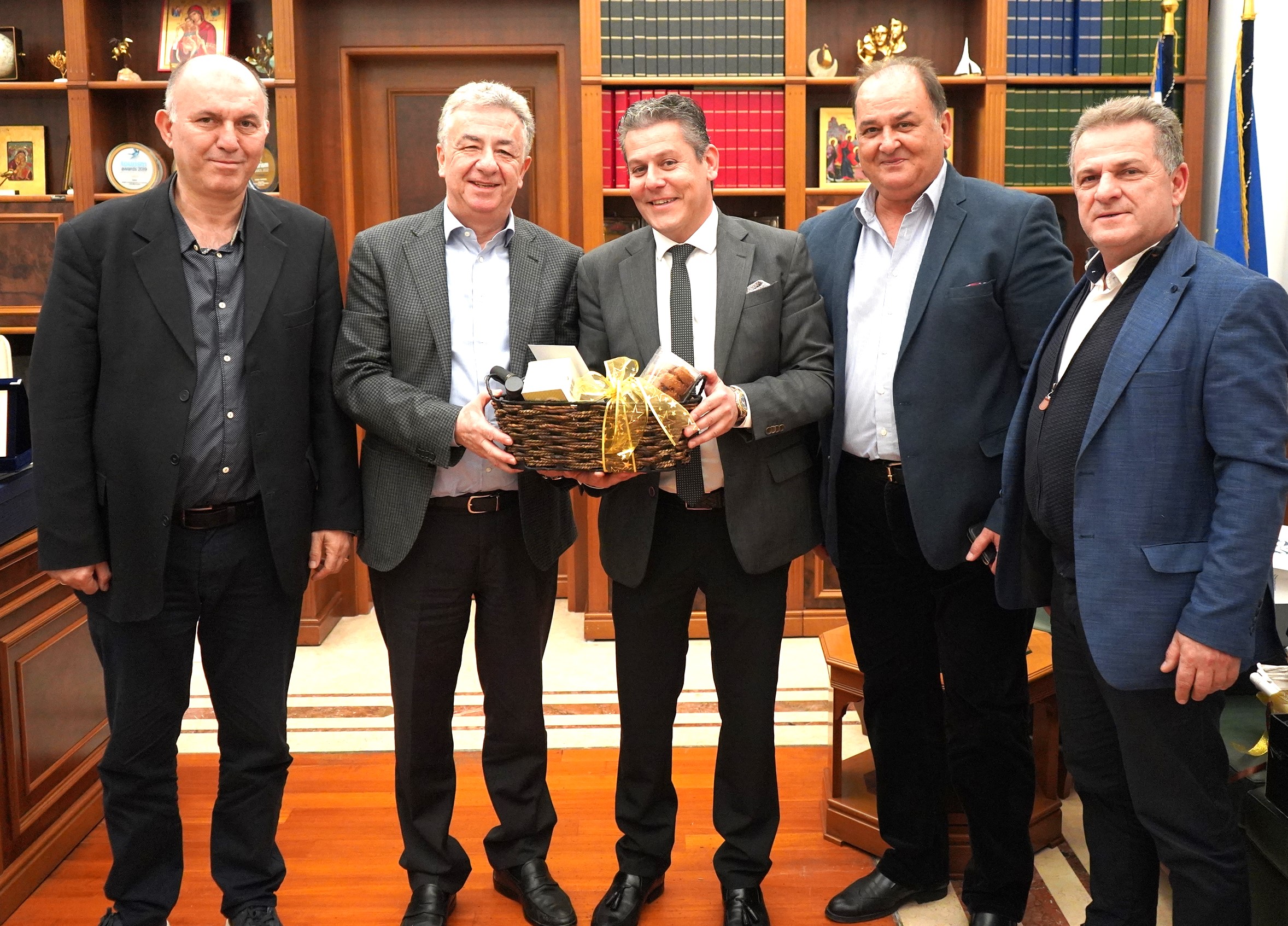 Επίσκεψη της Δ.Ε.Ε.Π. (ΝοΔ.Ε.) Ηρακλείου στην Περιφέρεια Κρήτης - Crete ...