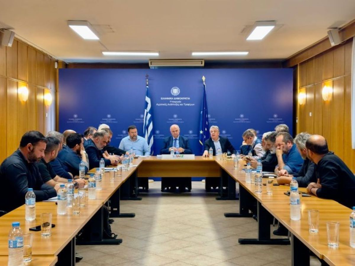 Σύσκεψη στο ΥπΑΑΤ με εκπροσώπους του πρωτογενή τομέα της Κρήτης ...