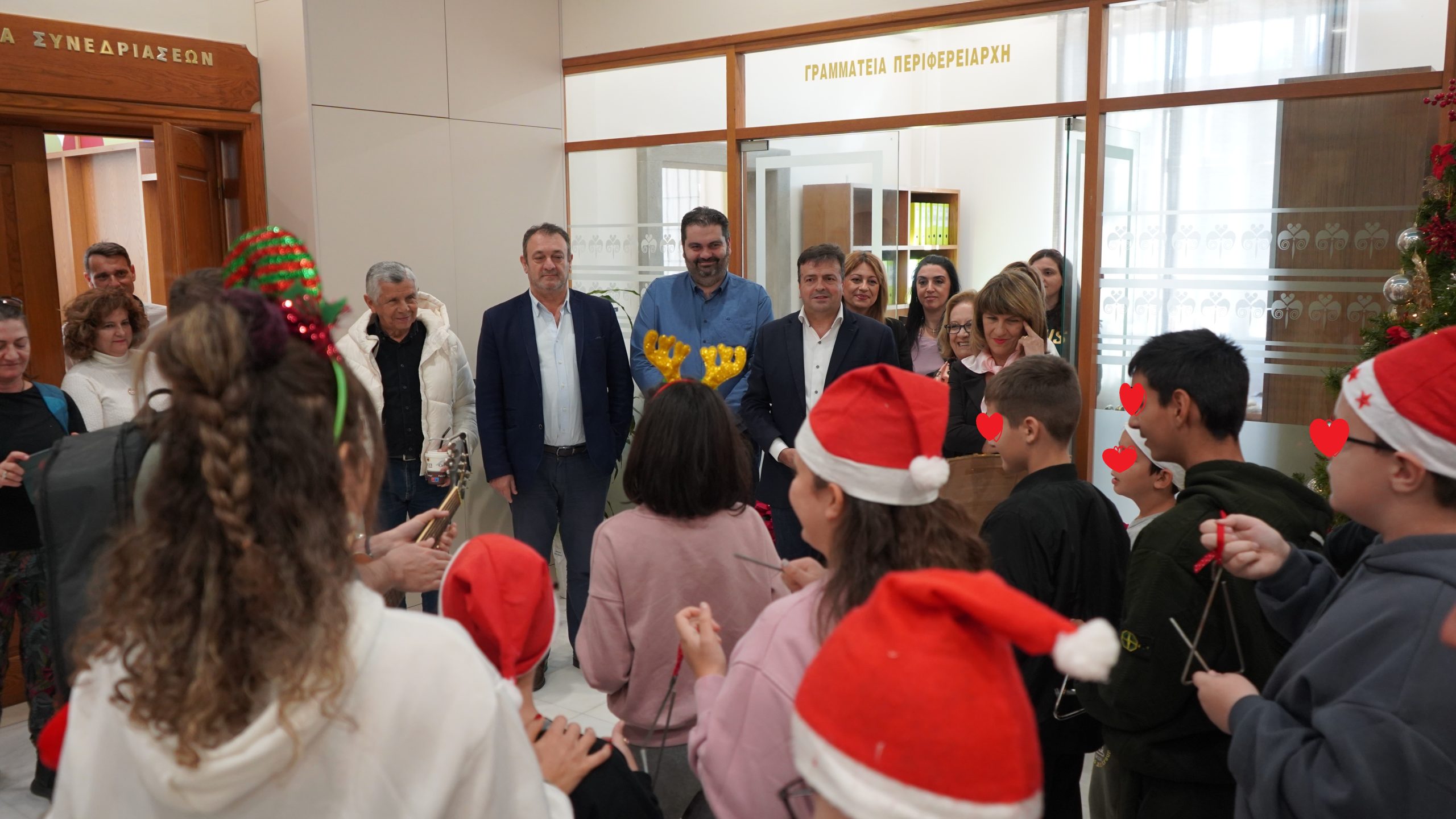 Κάλαντα στην Περιφέρεια από το 3ο ειδικό δημοτικό σχολείο Ηρακλείου ...